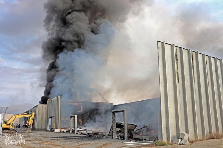 Fire destroys Tonasket warehouse | Free | omakchronicle.com