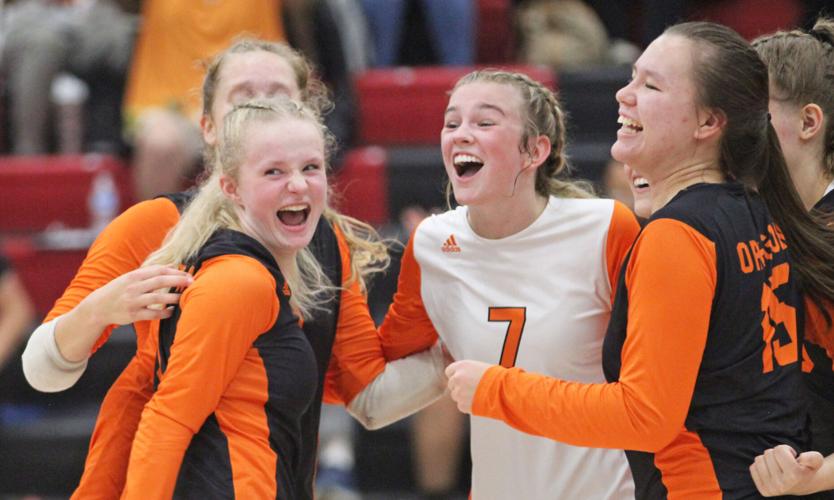 Volleyball: Oregon gets clutch serving, but not enough in five-set ...