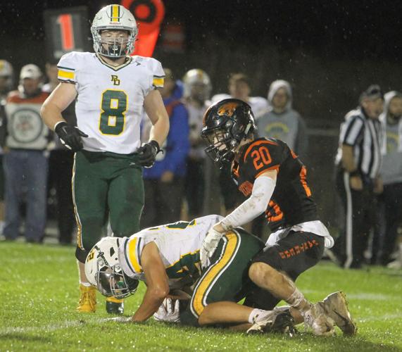 Football: Seth Niday bounces back from injury to spearhead Oregon ...