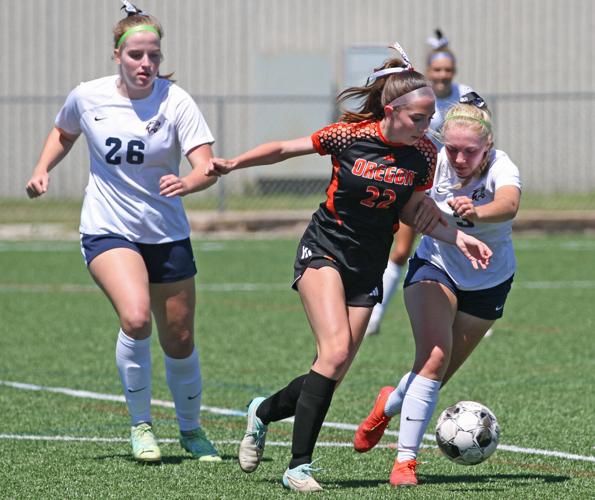 Girls soccer: Oregon connects on late knockout blows to advance to ...
