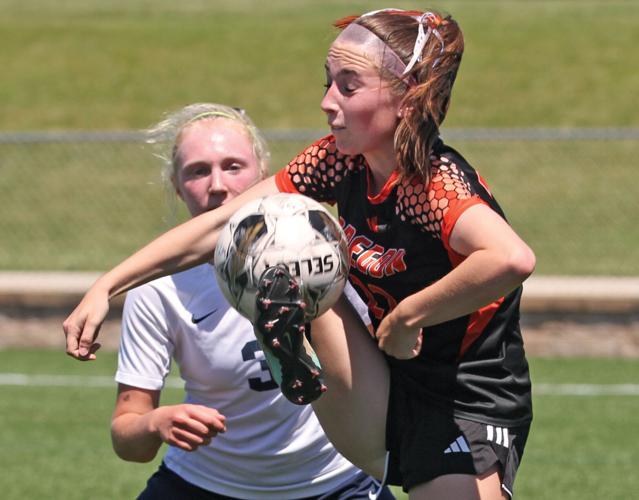Girls soccer: Oregon connects on late knockout blows to advance to ...