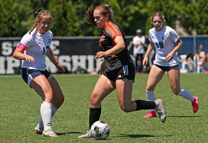 Girls soccer: Oregon connects on late knockout blows to advance to ...