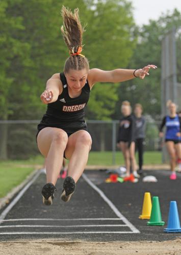 Girls track: Oregon surges to team regional championship | Sports ...