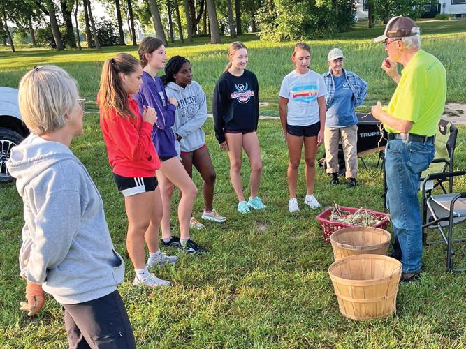 Girls cross country: Oregon makes impact at community food garden ...