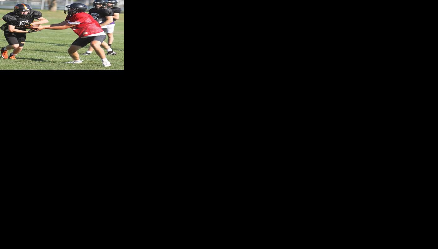 Football: Oregon kicks off practice | Sports | oregonobserver.com