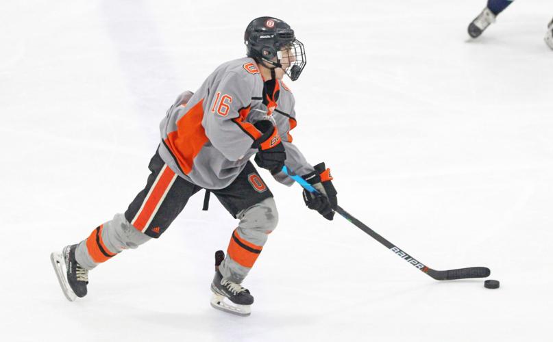 Boys hockey: Oregon rides fast start to beat McFarland, keep Swenson ...
