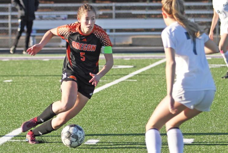 Girls soccer: Oregon opens up title defense with big win over D.C ...