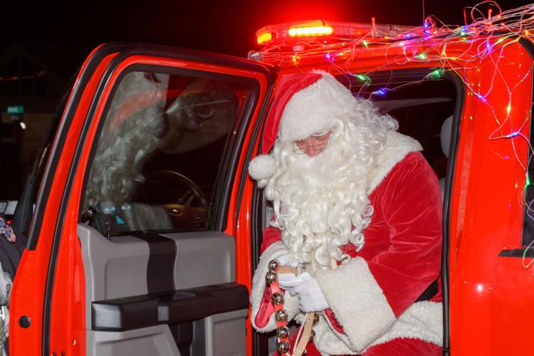 Santa arrives in style for annual Oregon Tree Lighting and Chili Dinner ...