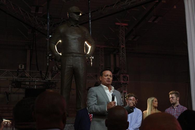 Oklahoma football: Bob Stoops' statue unveiled at Salute to Stoops ...