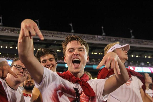 OU football: Watch Oklahoma fan do horns down on College Gameday in ...