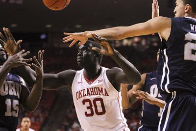 Oklahoma basketball: TBS broadcast discusses Akolda Manyang's absence ...