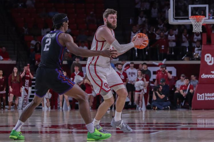 'Great way to go out': Tanner Groves leads OU basketball over No. 22 ...
