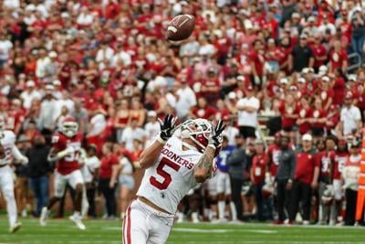 OU football: Billy Bowman, Damond Harmon warming up; Jovantae Barnes ...