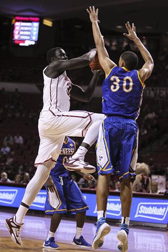 Oklahoma men's basketball: Akolda Manyang sees first minutes as a ...