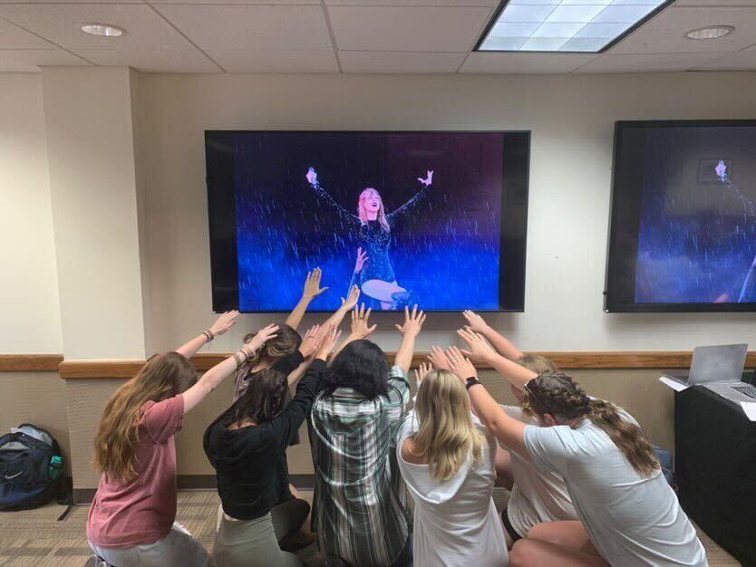 OU Taylor Swift Fan Club hosts trivia, song discussions, watch ...