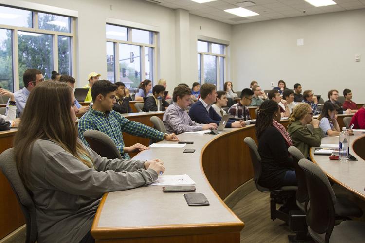 Undergraduate Student Congress meeting: April 14 | Gallery | oudaily.com