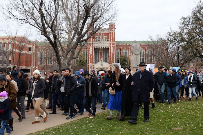 'No Ban, No Wall' Protest on South Oval | Gallery | oudaily.com