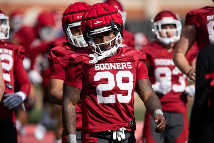 How Tawee Walker plays for son on field, cares for him off | Sports ...