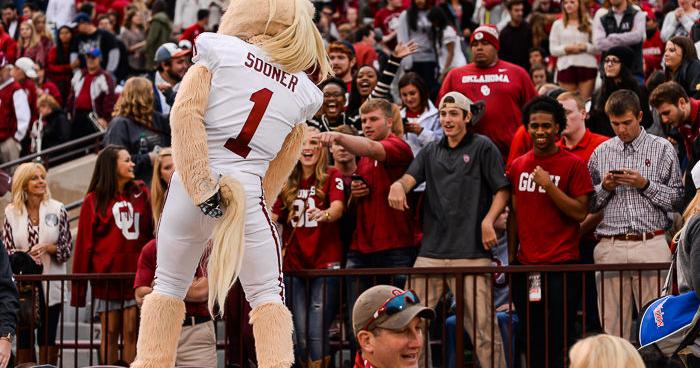 Oklahoma football: Ty Darlington calls out the OU student section ...
