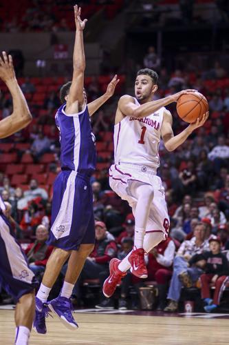 Frank Booker to transfer from men's basketball team | Sports | oudaily.com