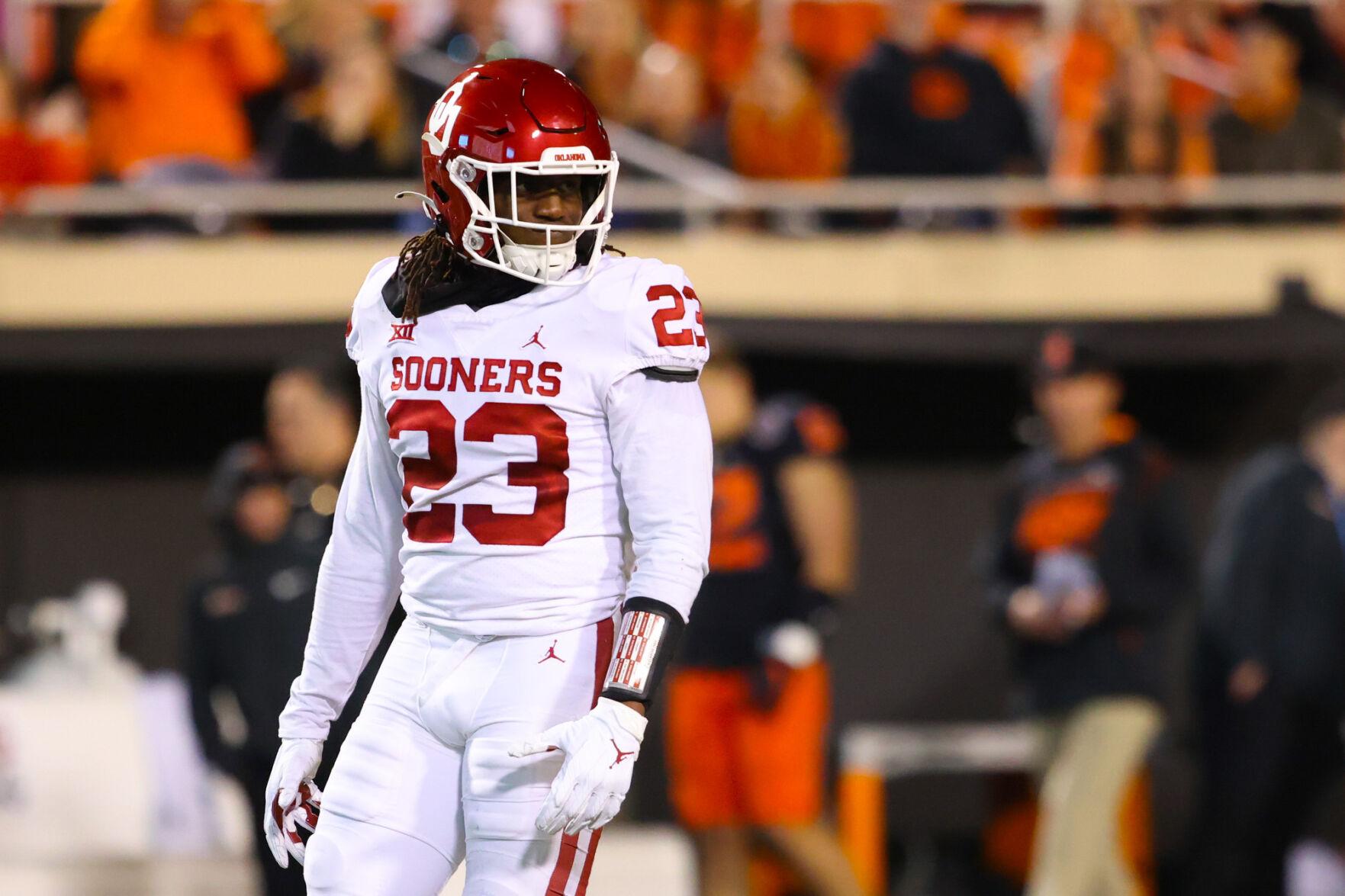 OU football: Sooners linebacker DaShaun White exits to locker room ...