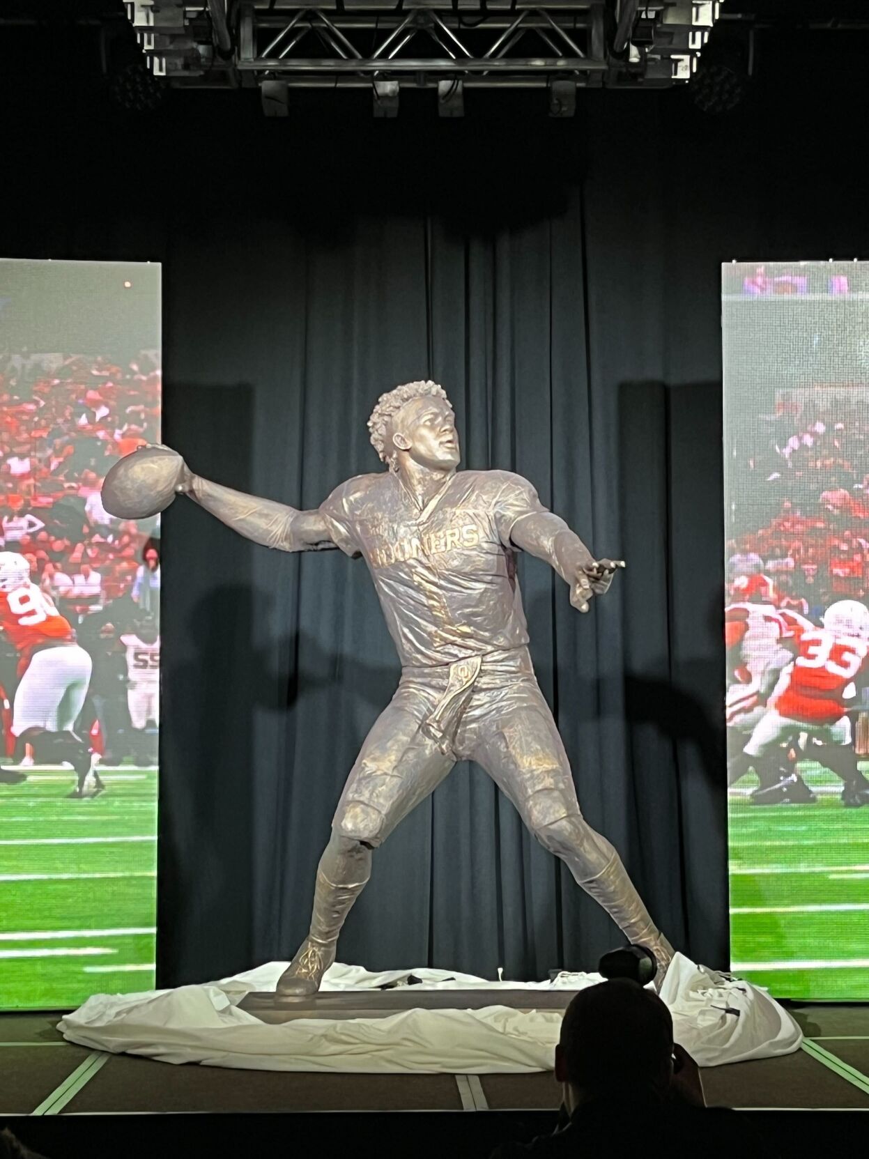 Former OU star Kyler Murray's Heisman statue revealed | Sports | oudaily.com