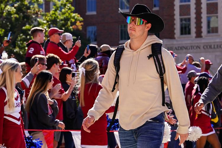 OU football: How Sooners' Danny Stutsman aims to balance intense play ...