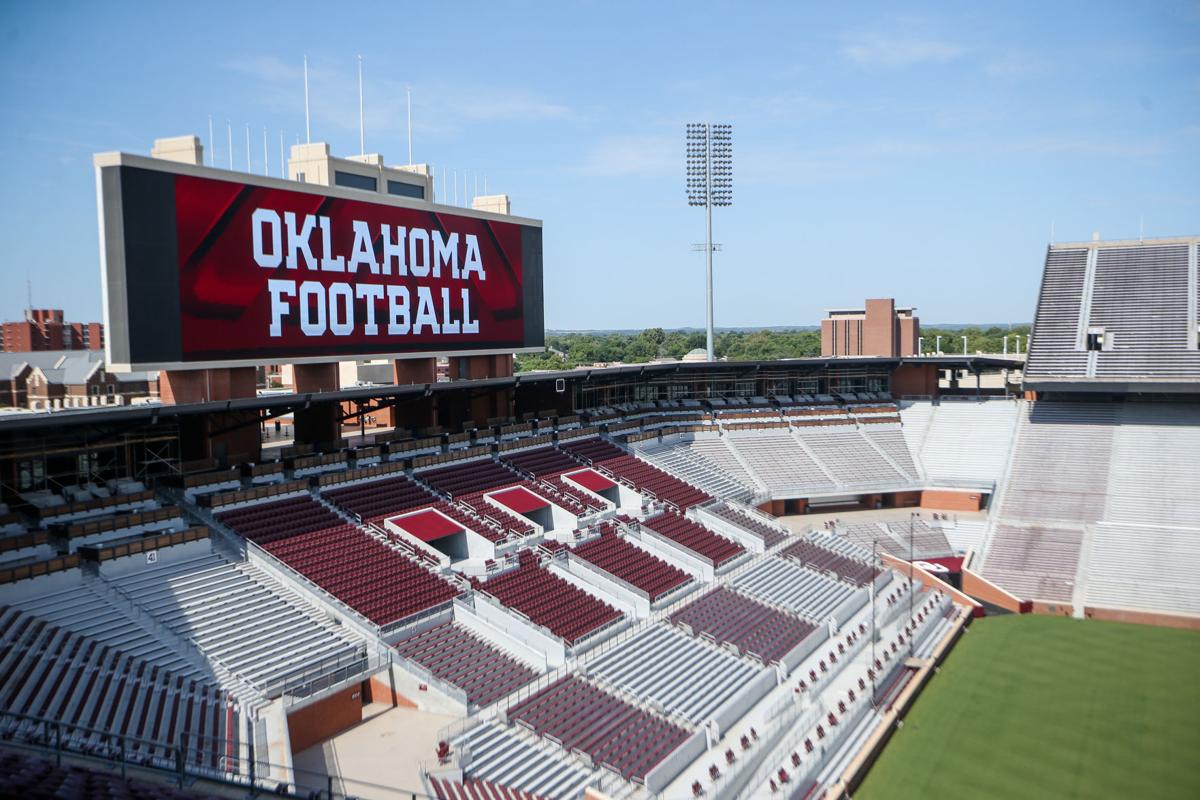 OU football: WATCH Black Daggers skydive into Oklahoma Memorial Stadium ...
