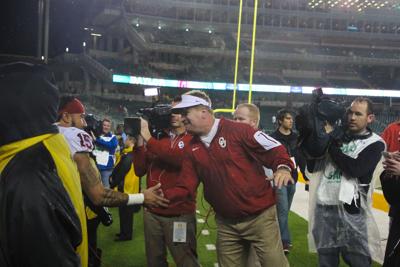 Oklahoma football: Mike Stoops' girlfriend why he's happier this season ...