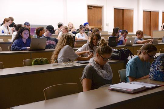 American Federal Government class offers students chance to discuss ...