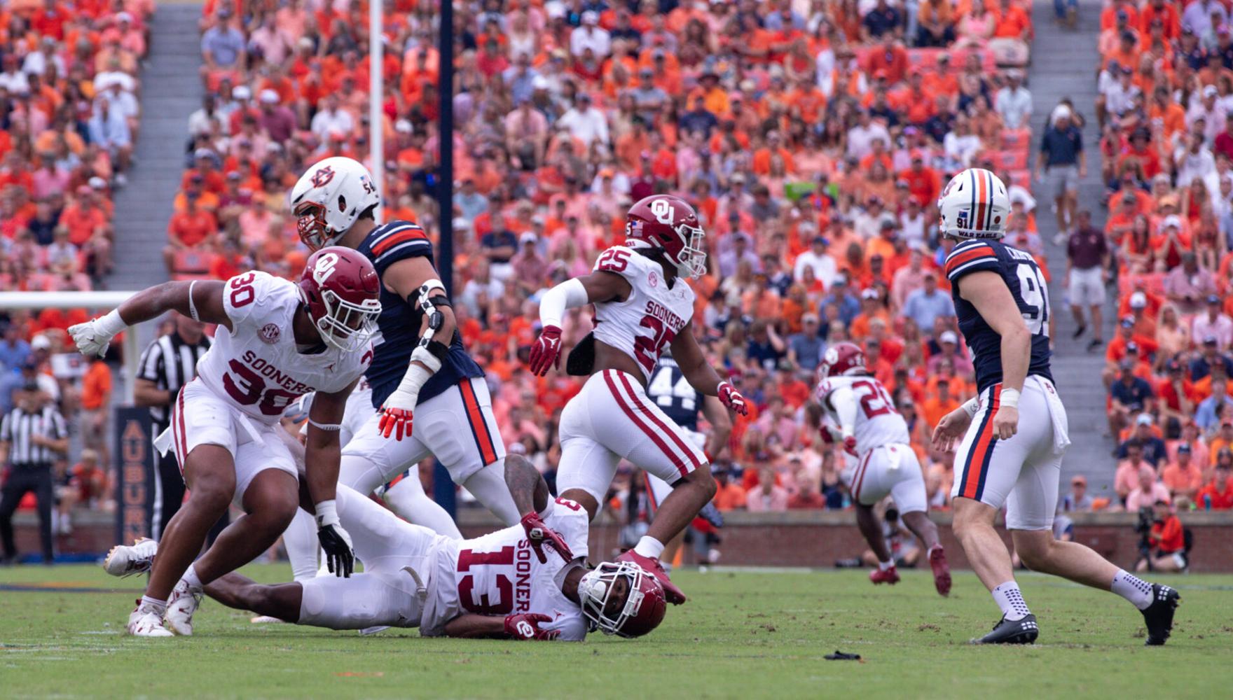 OU football wins at Auburn in 4th quarter comeback | Sports | oudaily.com