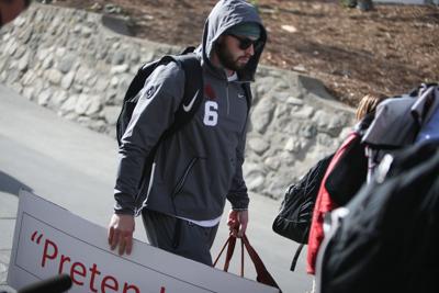 Oklahoma football: Baker Mayfield shows up at Rose Bowl with ...