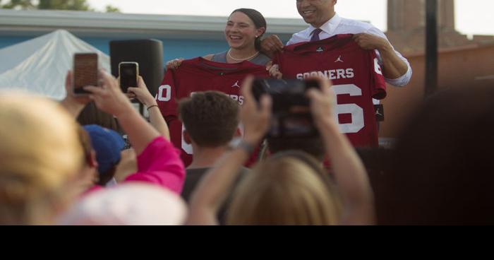 Mayor Breea Clark attends Democratic presidential debate, invites more ...