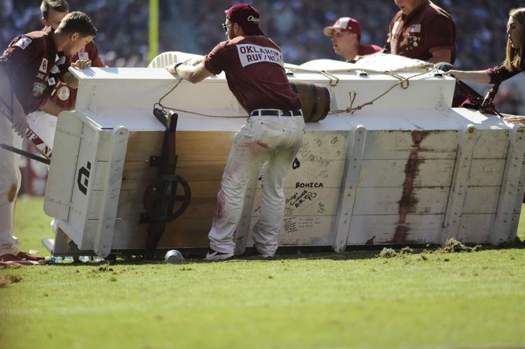 Oklahoma Football: Sooner Schooner crashes in end zone (photos ...