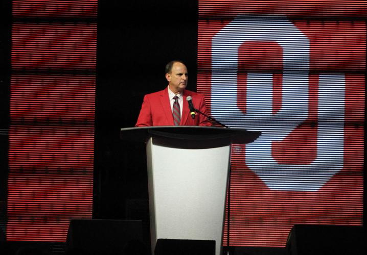 Oklahoma football: Former OU coach Bob Stoops honored at "Salute to ...