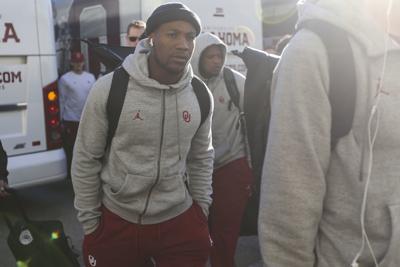 OU football: Sooner defensive back Justin Broiles seen on crutches ...