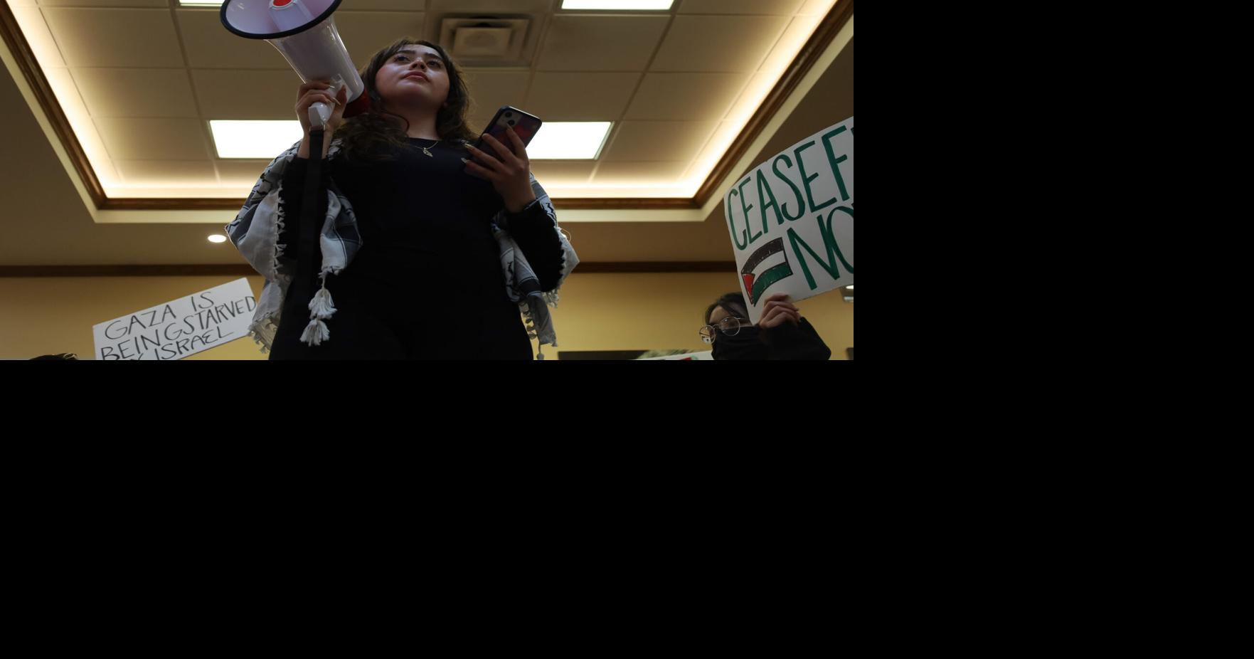 PHOTOS: Pro-Palestine, pro-Israel protests take place simultaneously in ...