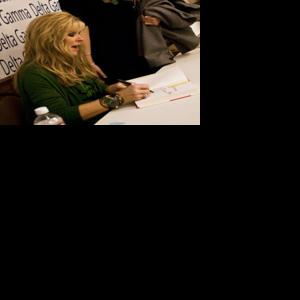 'Blind Side' mother stresses reaching out | News | oudaily.com