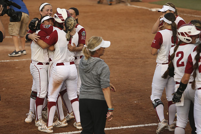 Softball Women's College World Series: OU v Alabama | Gallery | oudaily.com