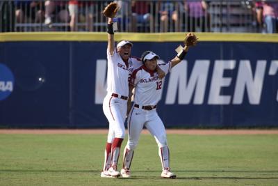 Women's College World Series: WATCH Mackenzie Donihoo's diving catch in ...