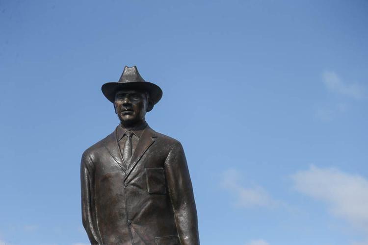 Bob Stoops statue dedication (photos) | Gallery | oudaily.com