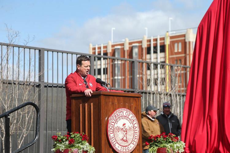 Bob Stoops statue dedication (photos) | Gallery | oudaily.com