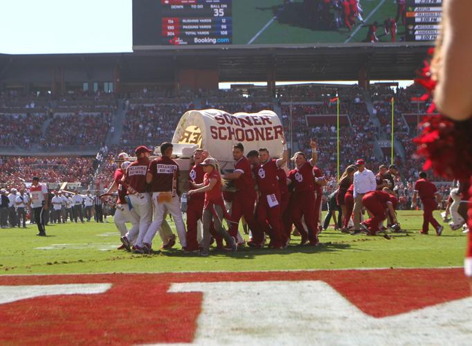 Oklahoma Football: Sooner Schooner crashes in end zone (photos ...