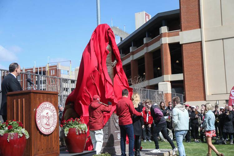 Bob Stoops statue dedication (photos) | Gallery | oudaily.com