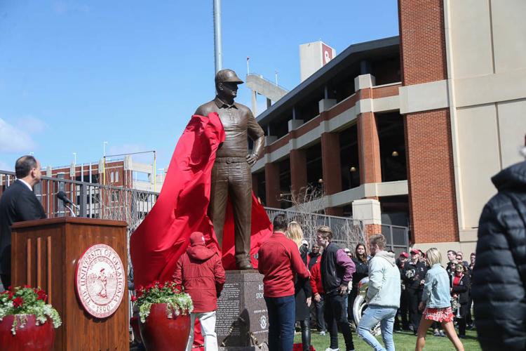 Bob Stoops statue dedication (photos) | Gallery | oudaily.com