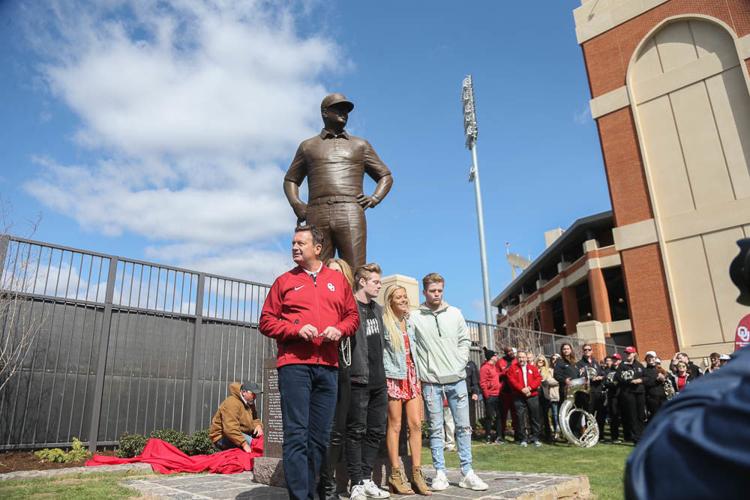 Bob Stoops statue dedication (photos) | Gallery | oudaily.com