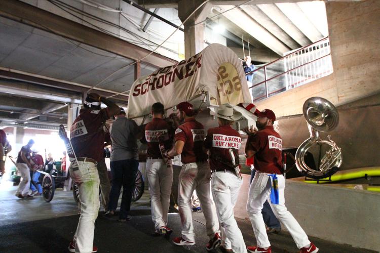 Oklahoma Football: Sooner Schooner crashes in end zone (photos ...