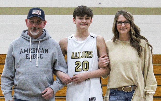 Allons Hawks celebrates 8th grade night | Sports | overtoncountynews.com