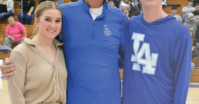 Earl Carwile honored for basketball prowess | Sports ...