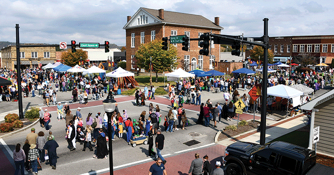 Fall-O-Ween fills square | News | overtoncountynews.com